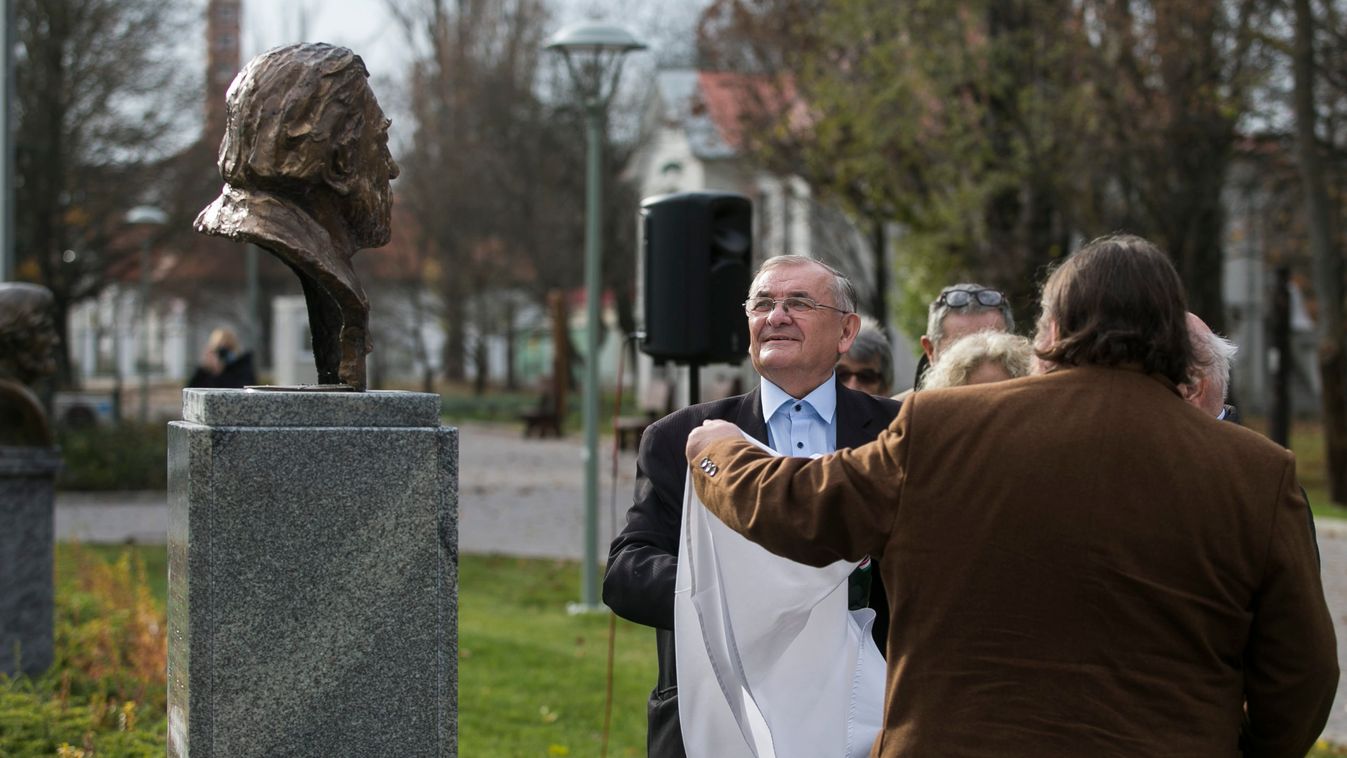 Sára Sándor tiszteletére avattak szobrot a Lakiteleki Filmszemlén