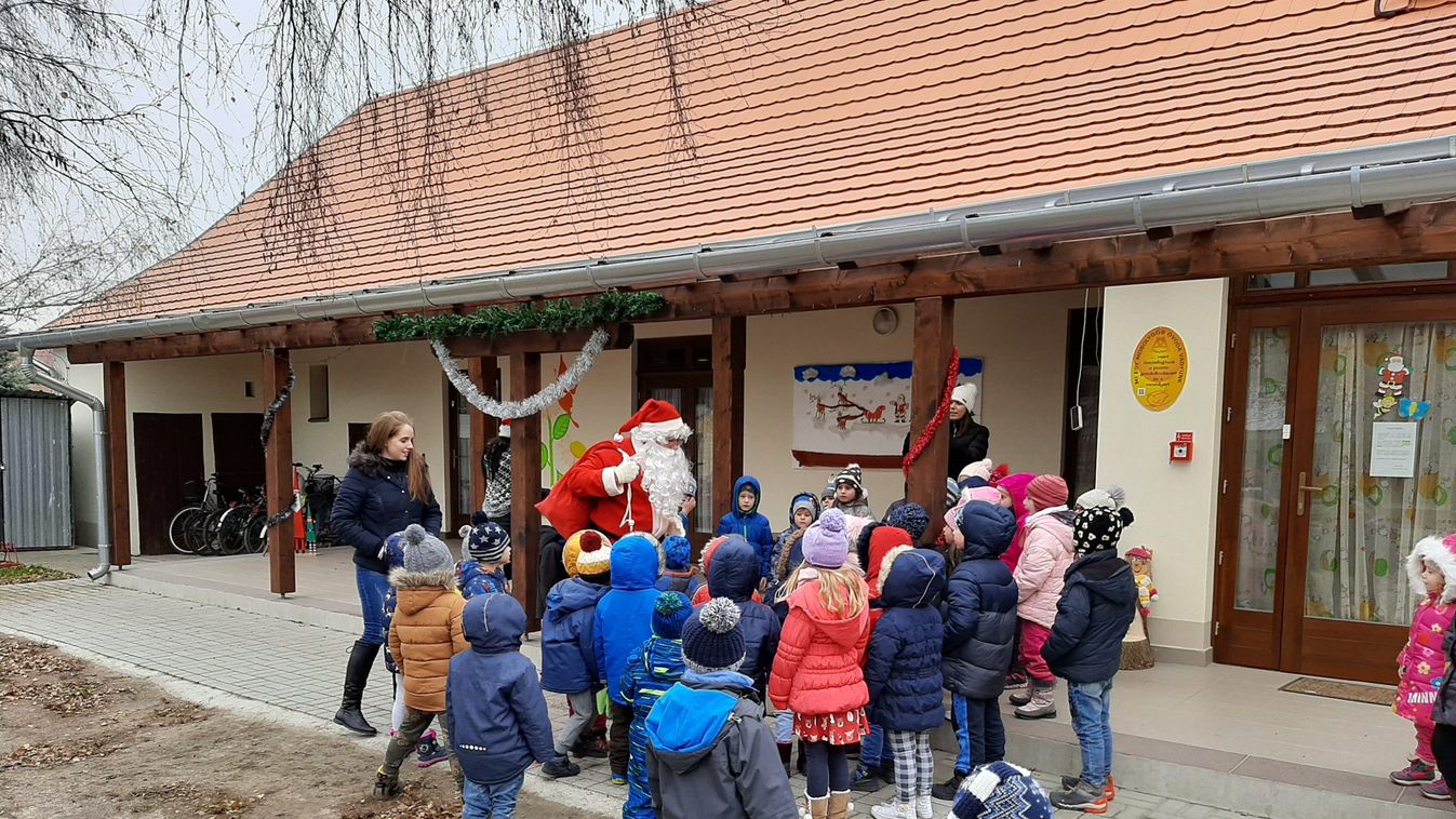 Ötszáz kunszentmiklósi gyermeket ajándékozott meg a Mikulás