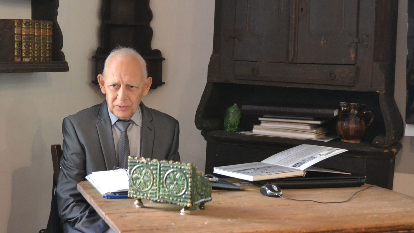 Palotás József bemutatta a kecskeméti zeneiskoláról szóló harmadik könyvét