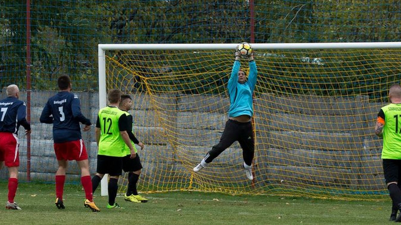 Harminc év után visszavonul Csorba Gábor, de a focival nem szakít