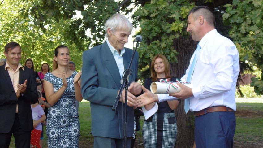 BAON - Új díszpolgárt avattak Hercegszántón