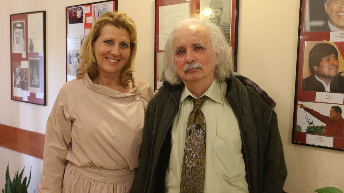 Hírességek kézjegye idézi meg az elmúlt évtizedeket