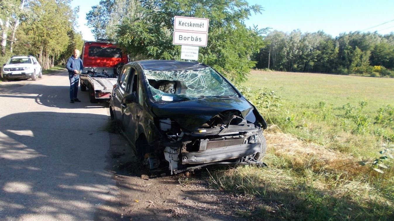 Újabb út mellett hagyott autókat szállított el a Kecskeméti Városrendészet