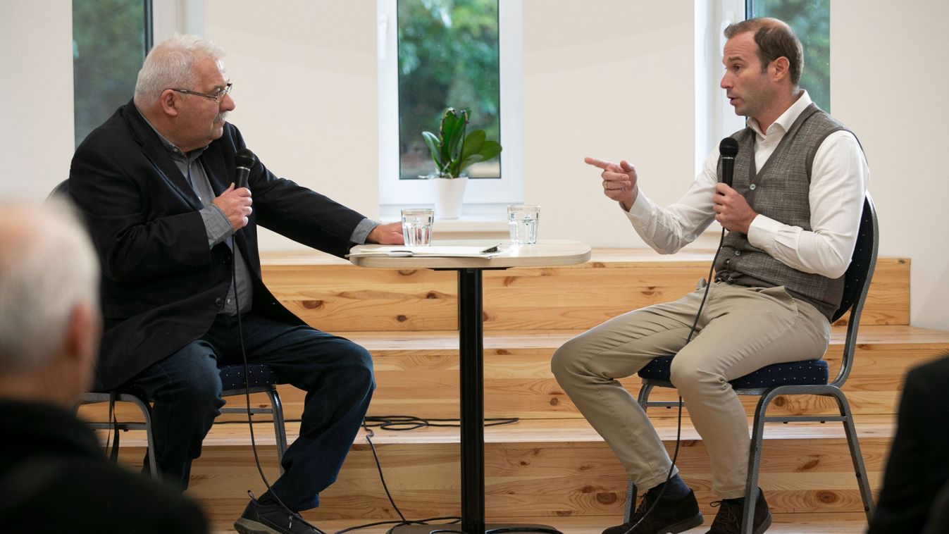 Hollik István volt a Hunyadi Pódium vendége – galériával