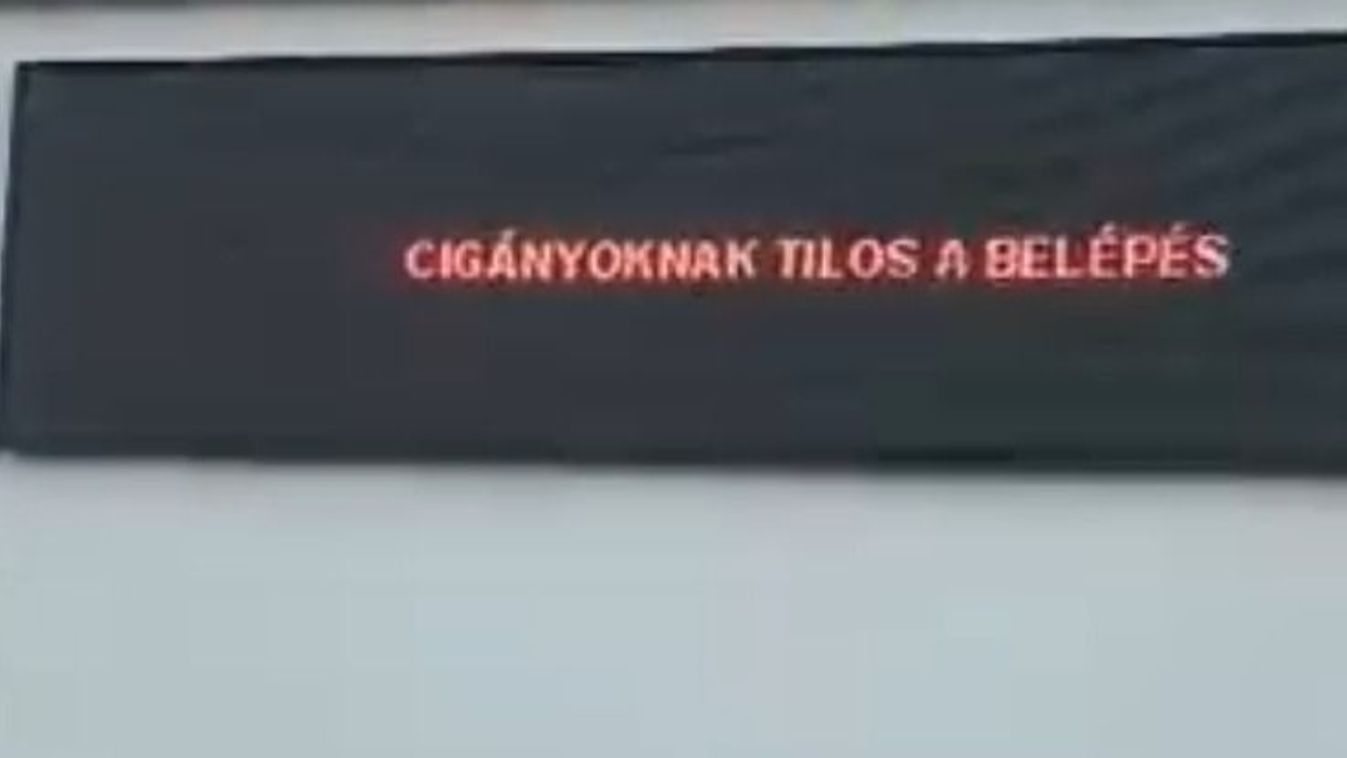 Rasszista felirat jelent meg egy kecskeméti italdiszkont kijelzőjén