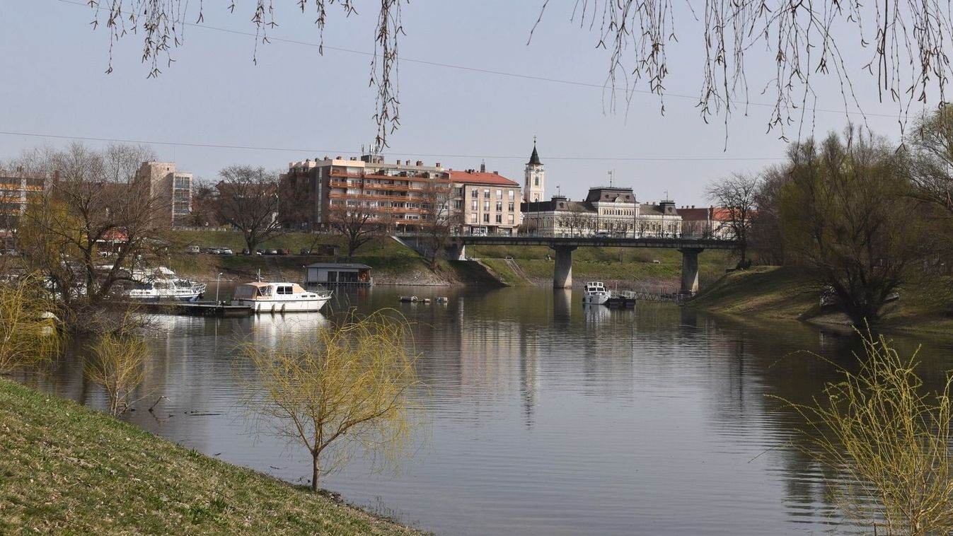 Tegyen velünk egy kellemes sétát a bajai Sugó-parton – videóval