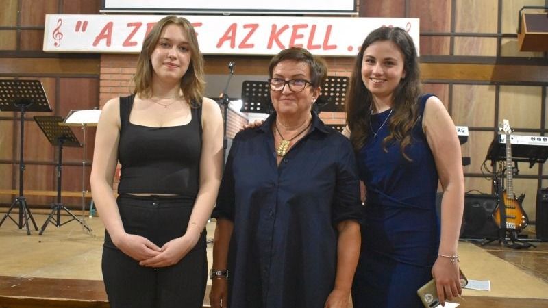 Meglepetéskoncertet rendeztek Margó néni búcsúztatása alkalmából Baján ...