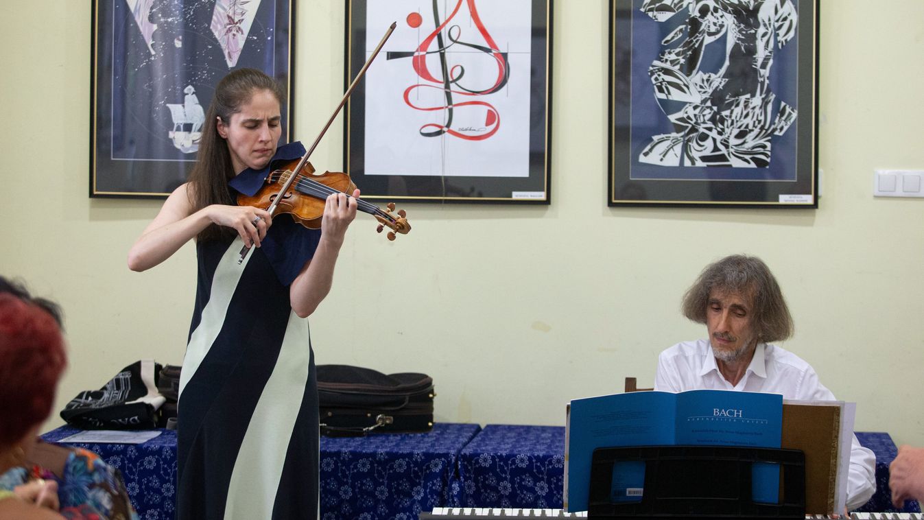 Pusker Júlia, a világhírű hegedűművész játszott a szegényeknek ...