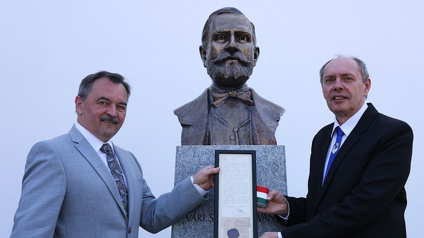 Vári Szabó István, Kiskunhalas első polgármesterének szobárt avatták fel