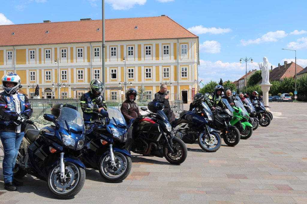 Érseki áldást kaptak a Bács-Ride Motoros Nap résztvevői
