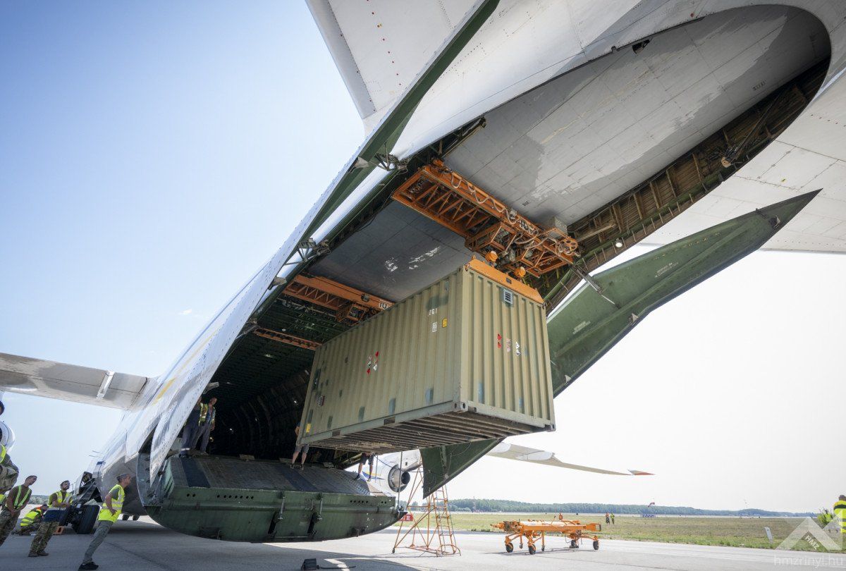 Kiderült, mit szállított a világ legnagyobb teherszállító repülőgépe ...