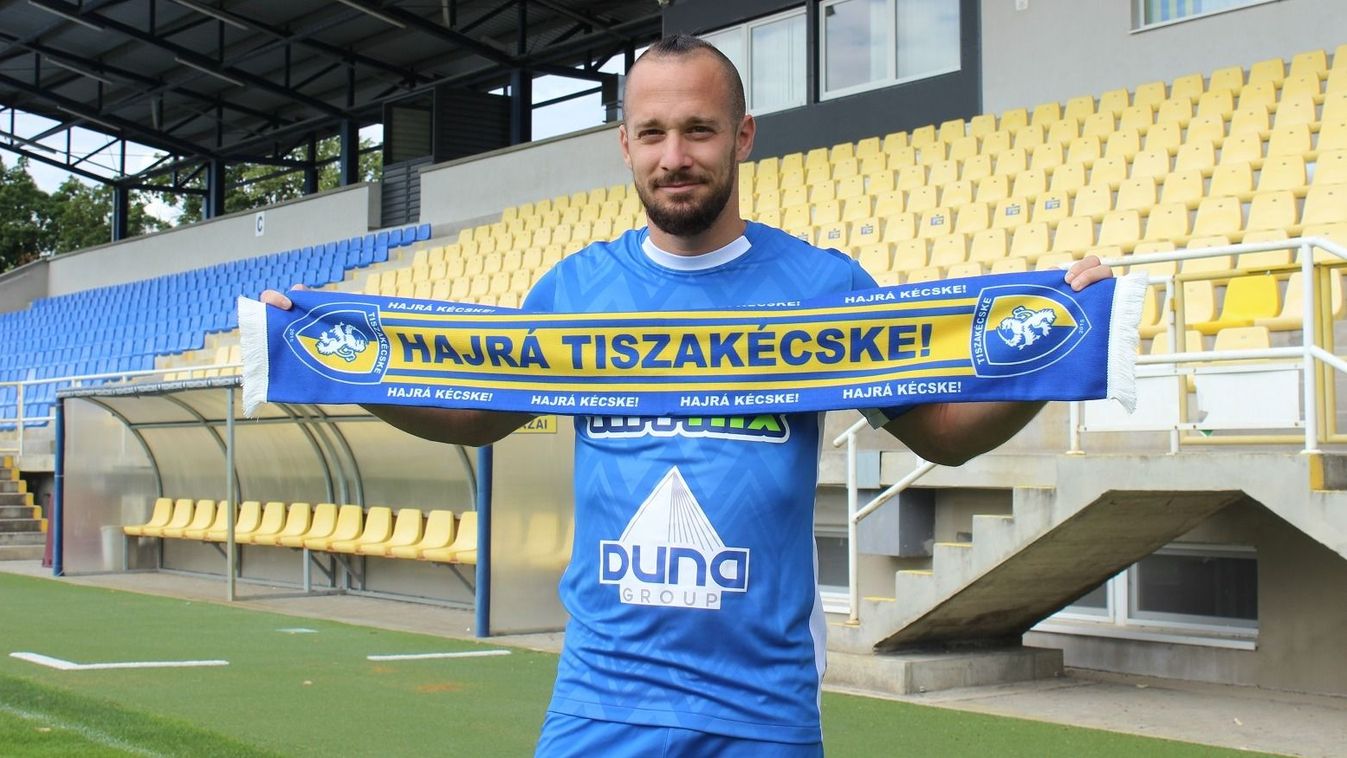 Bódi Ádám Tiszakécskén két évre írt alá