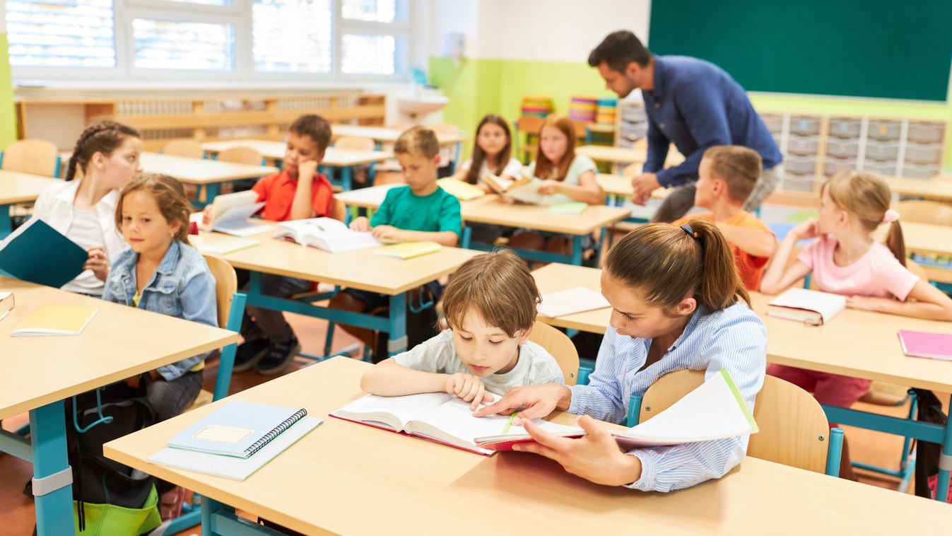 Kiderült, hány órát töltenek az első osztályosok az iskolában