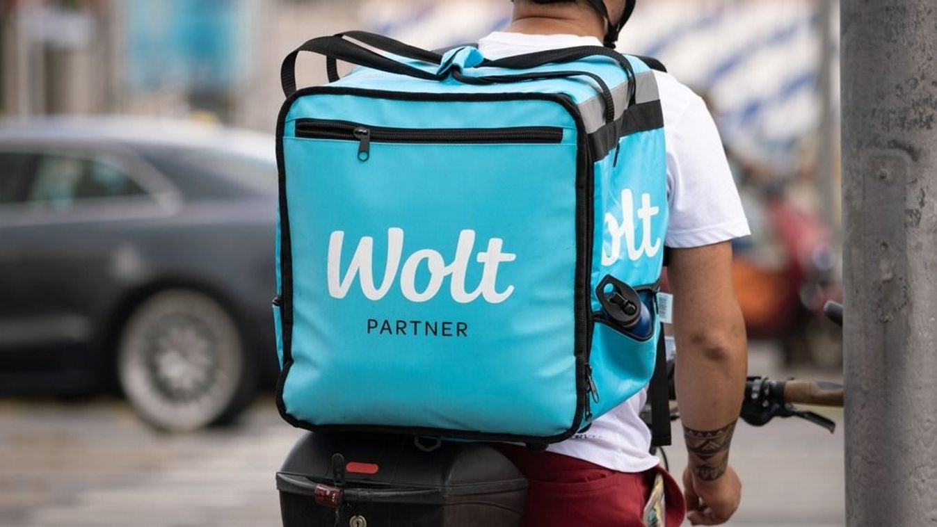 A Wolt rendszeresen átverte a fogyasztókat, fiatalkorúaknak adott alkoholt