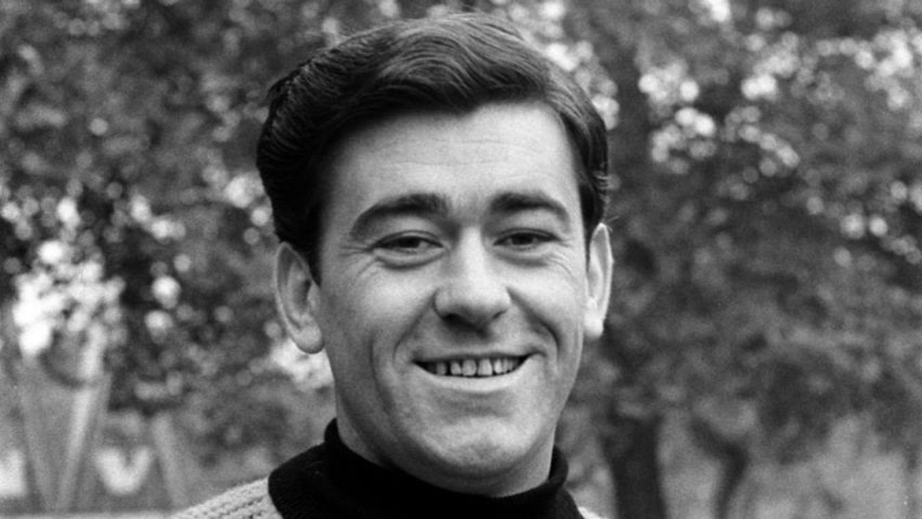 Retró kvíz: felismered az énekeseket fiatalkori képük alapján?