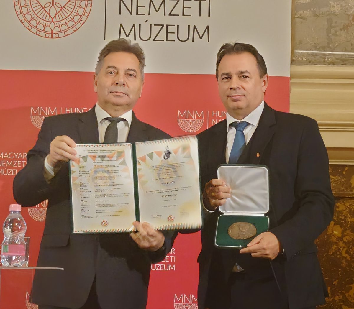 Bán Mór a Hunyadi sorozatért újabb díjat vehetett át